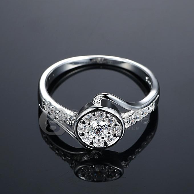Elegant Shining Ring with Inlaid Rhinestone for Woman Size 8