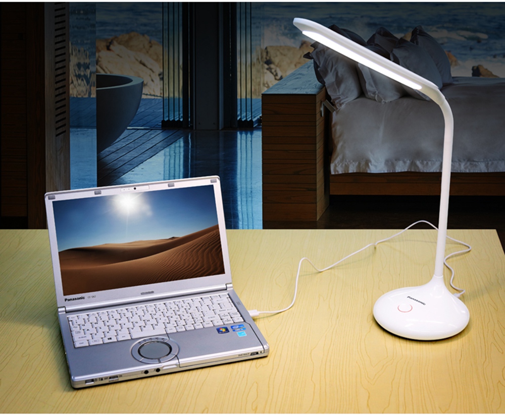 Panasonic HHLT0220 Eye Protection LED Desk Lamp USB Charging