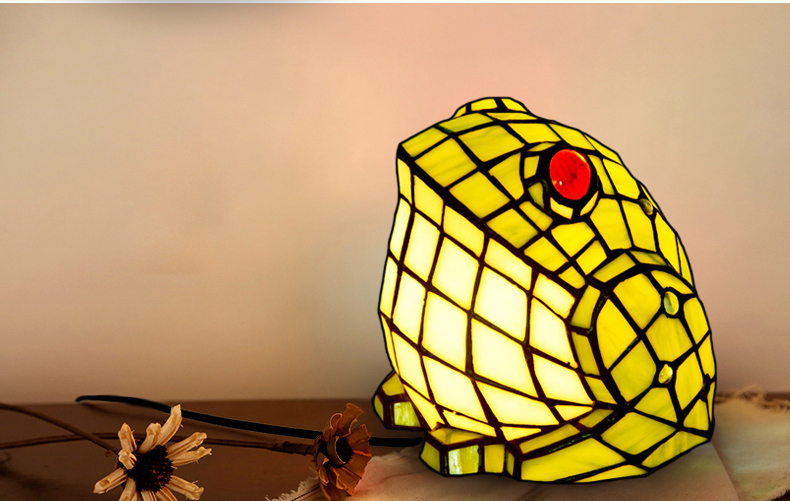 FUMAT Tiffany Style Stained Glass Frog Table Lamp