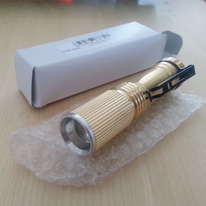 CREE XPE-Q5 600 Lumens Flashlight