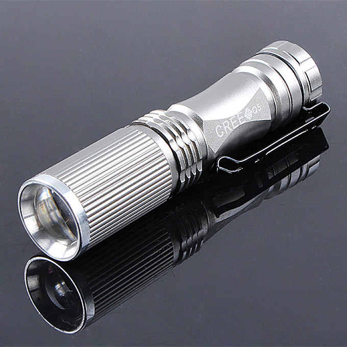 CREE XPE-Q5 600 Lumens Flashlight