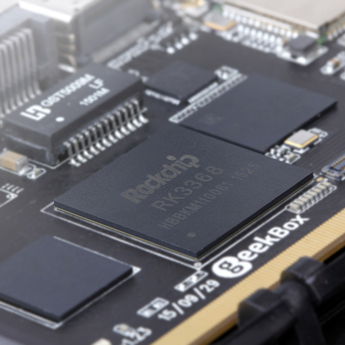 GeekBox Open Source Cross Android & Ubuntu Dual OS 4K RK3368 TV BOX