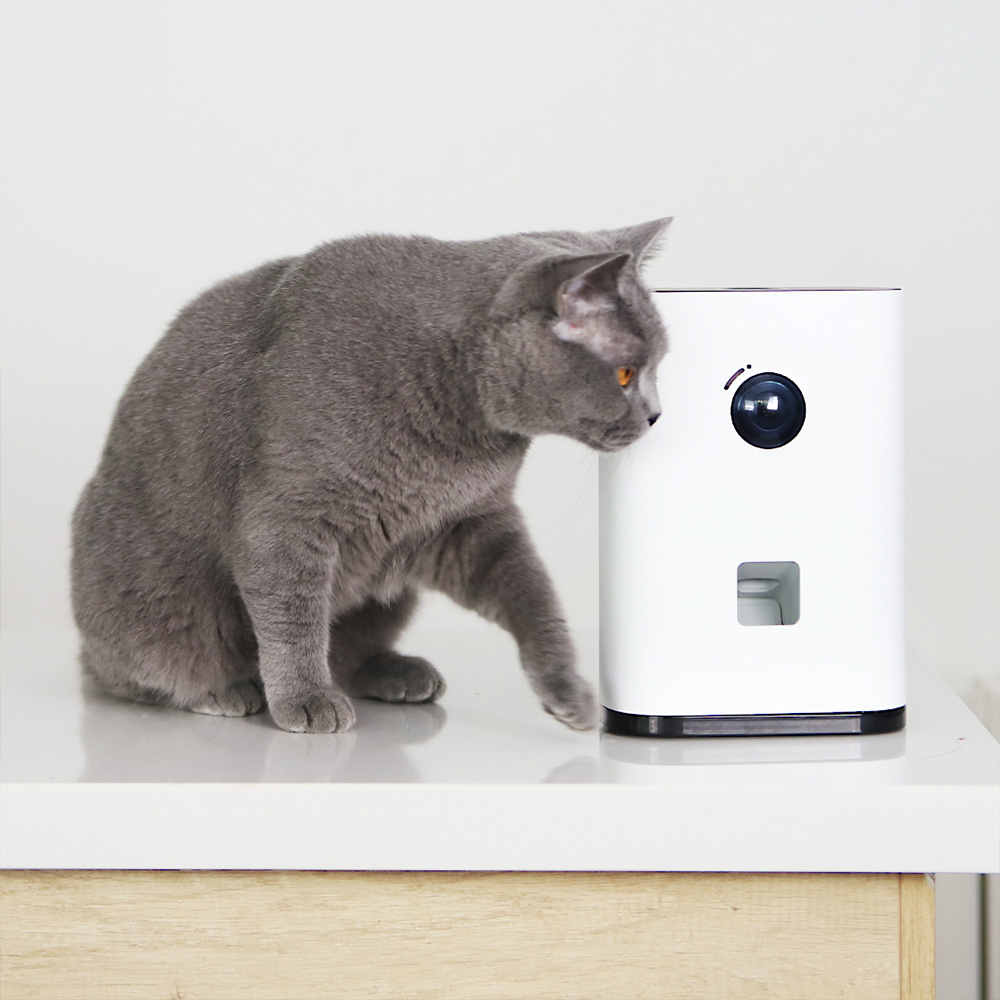 Pawbby Intelligent Pet Camera Treat Dispenser White