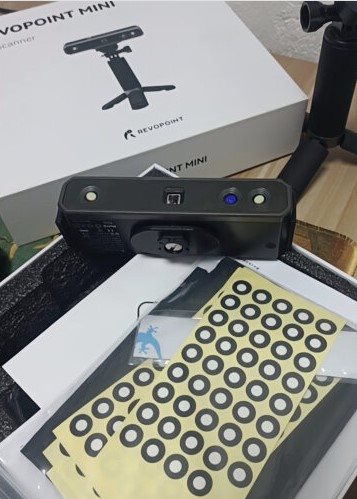 Revopoint MINI 3D Scanner Dual-Axis Turntable Combo