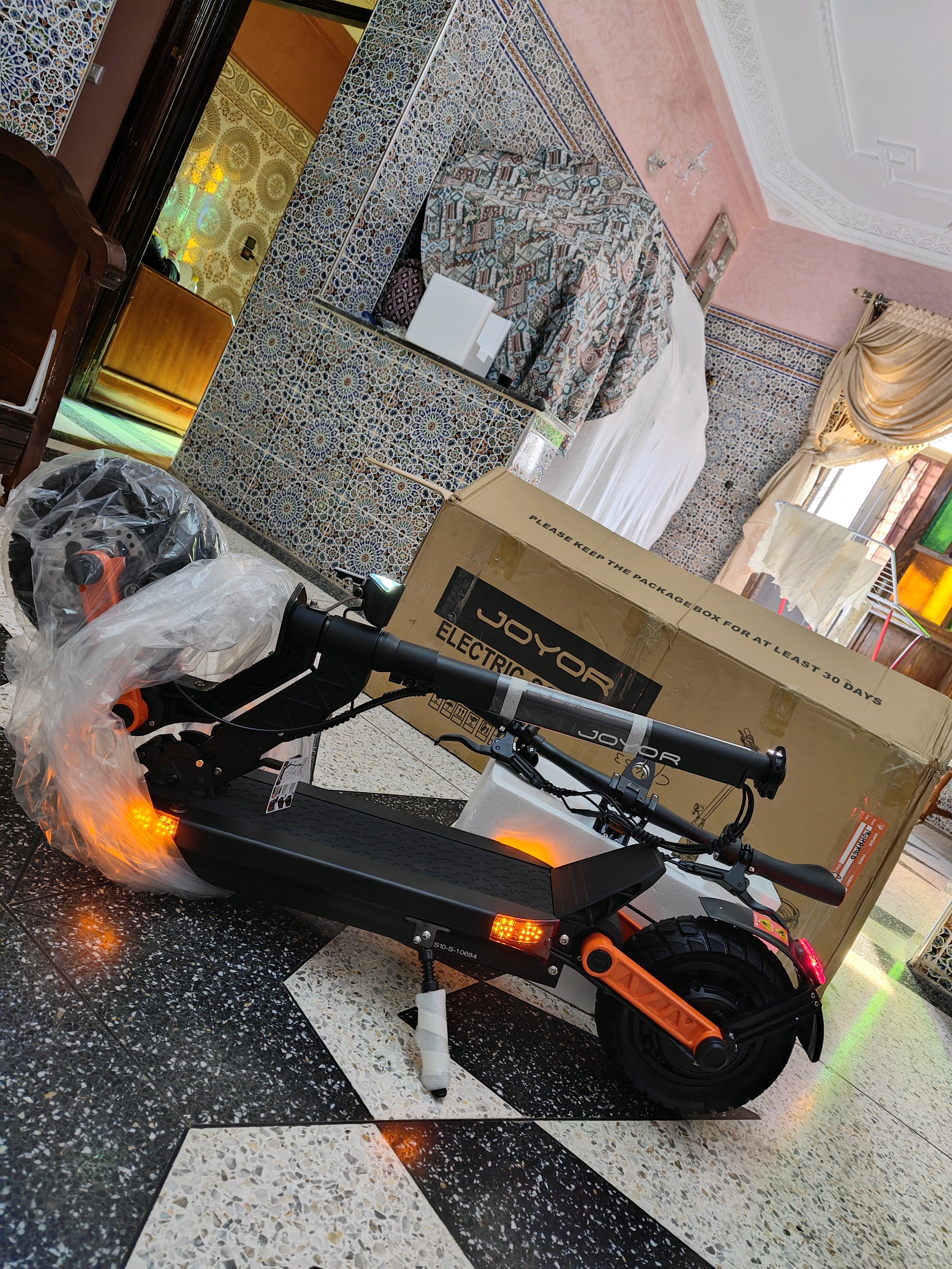JOYOR S10-S-Z Electric Scooter 10in 60V 18Ah 2*1000W Motor Black