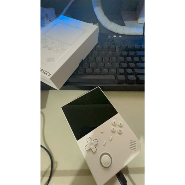 ANBERNIC RG40XXV 32GB + 64GB Retro Game Console 5000+ games Moonlight ...