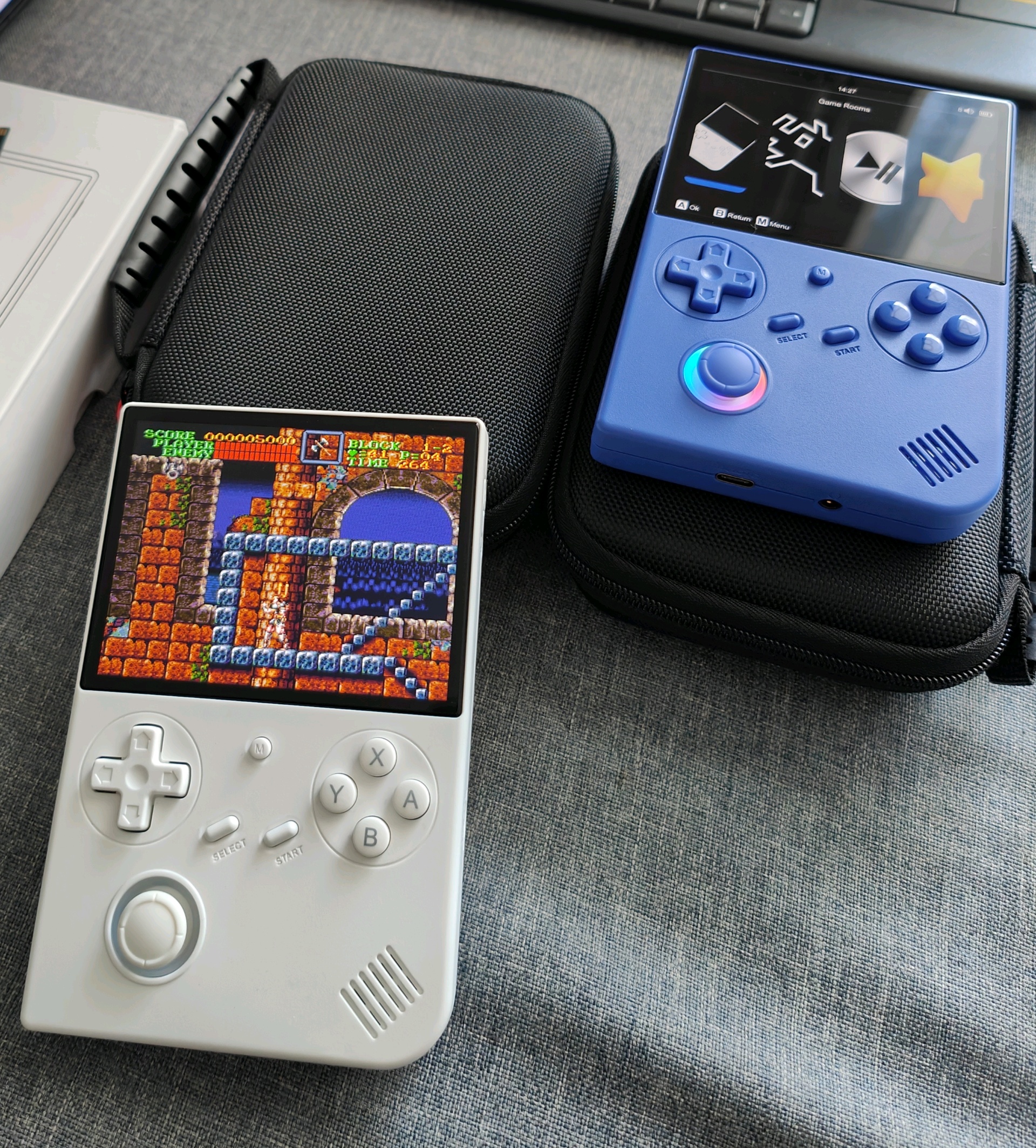 ANBERNIC RG40XXV 32GB/128GB Black with 13000+ games ac WiFi 30 Emulators