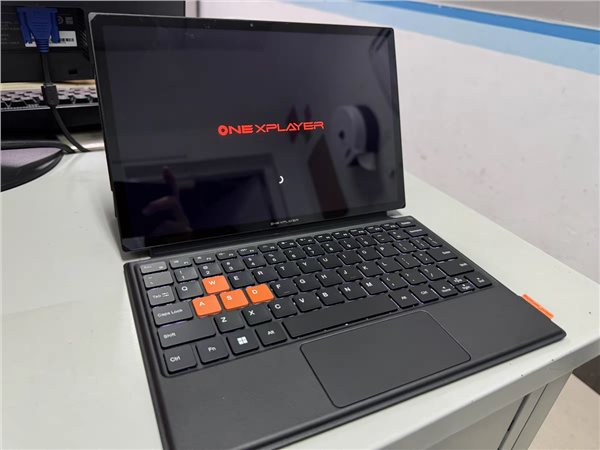 One Netbook OneXPlayer X1 Mini Magnetic Keyboard