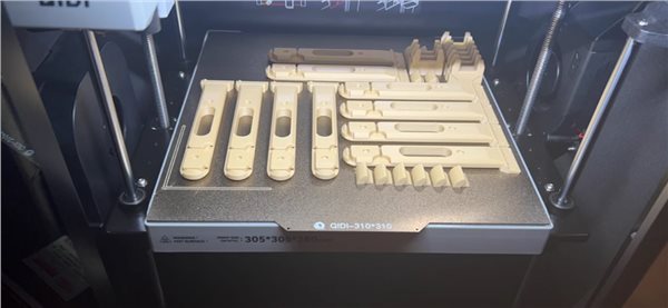 QIDI TECH PLUS4 3D Printer 600mm/S , 370℃ Nozzle, Supports Multicolor ...